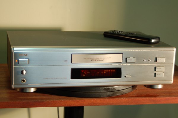 TEAC CD-Z5000 – Classic Audio