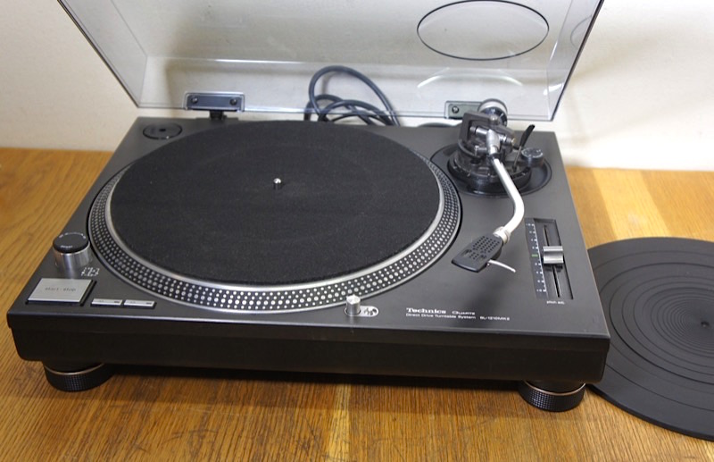 Technics SL-1210 MK2 – Classic Audio