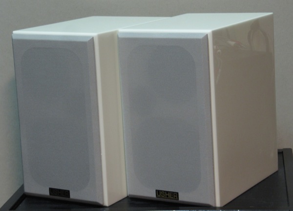 Usher S520 II jalustakaiuttimet – Classic Audio