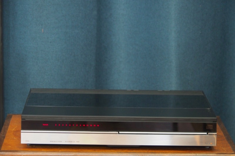 Bang & Olufsen Beogram CD7000 – Classic Audio