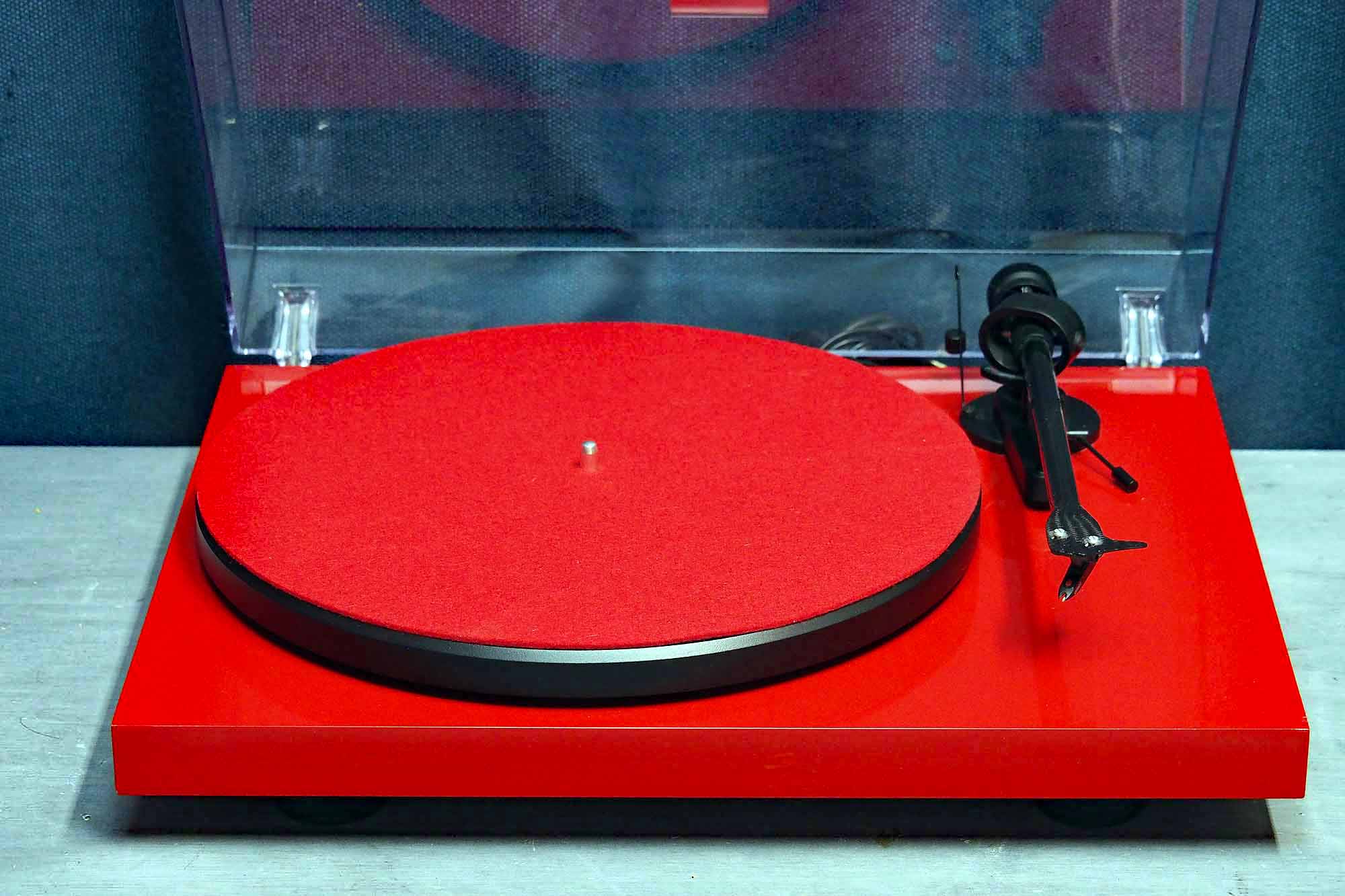 Pro-Ject Debut Carbon Phono USB – Classic Audio