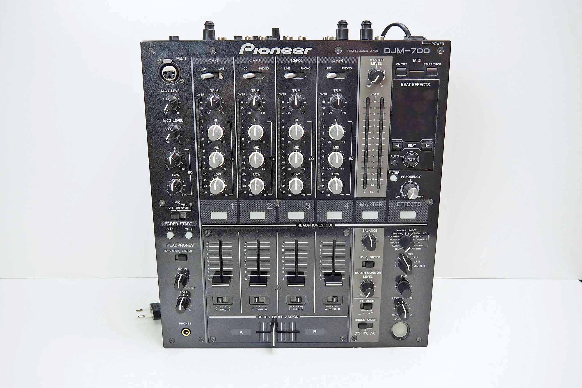 Pioneer DJM-700 – Classic Audio